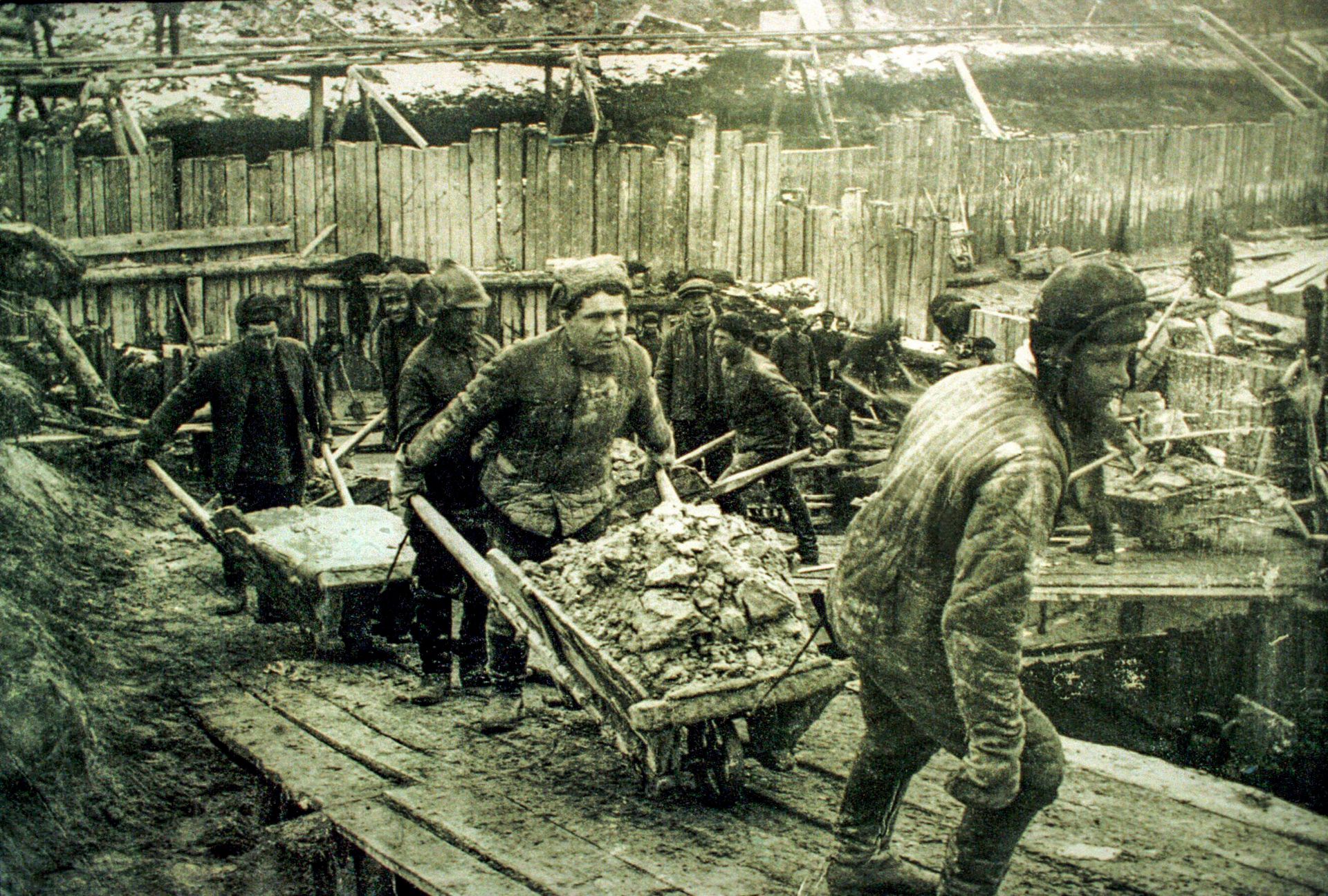 Historian: Soviets buried Hungarians 'like dogs' in mass graves near 55 ...