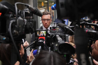 Le Pen's revenge? Bardella projected to win 2027 French election runoff ...